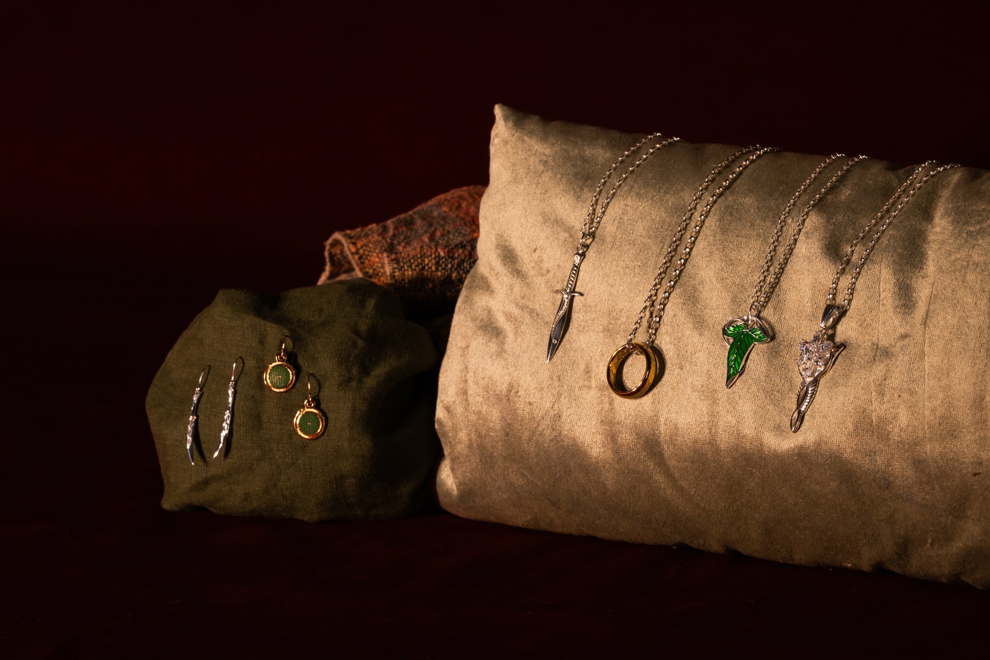 Pendants – Hobbiton™ Movie Set