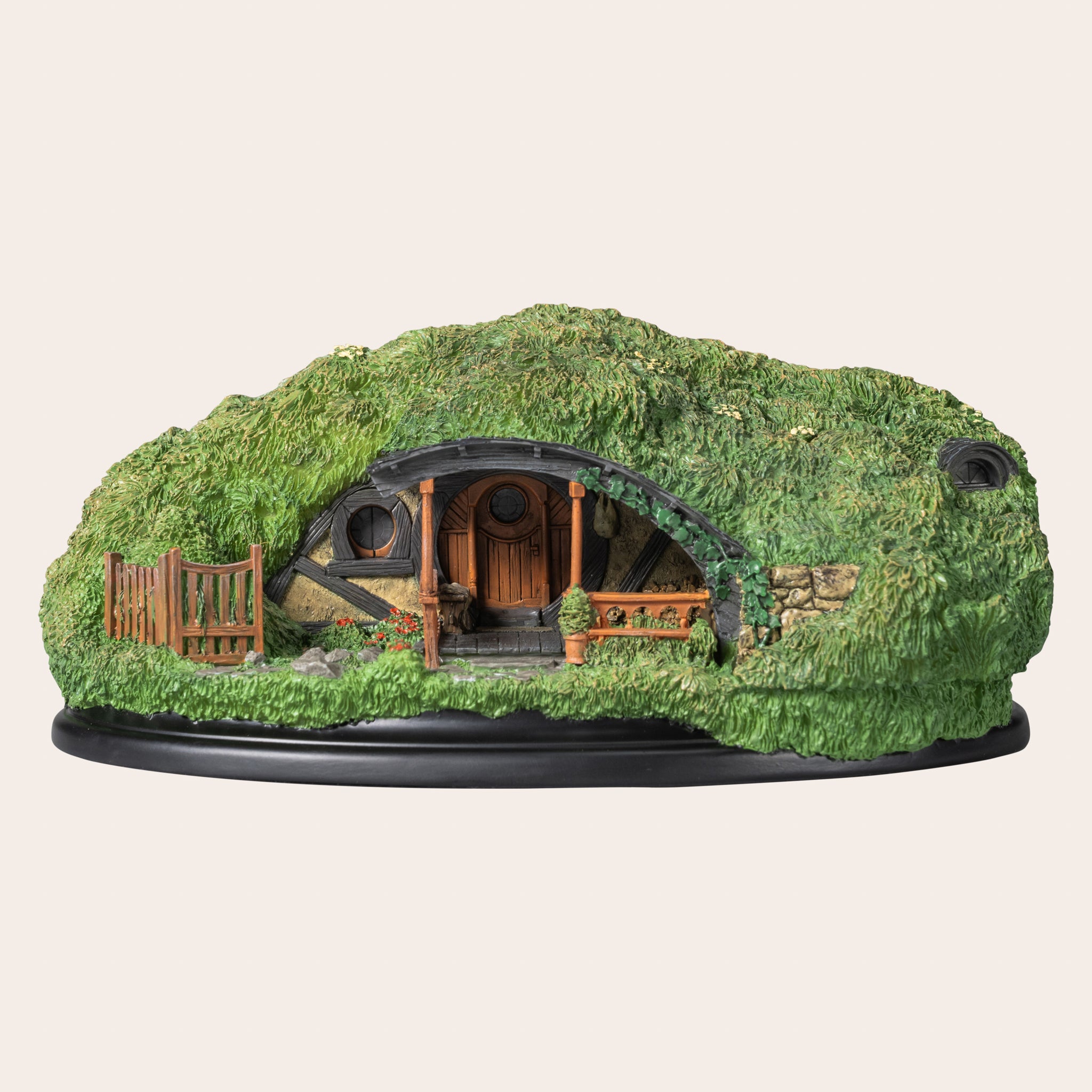 #39 Low Road - Hobbit Hole™ Collectible – Hobbiton™ Movie Set
